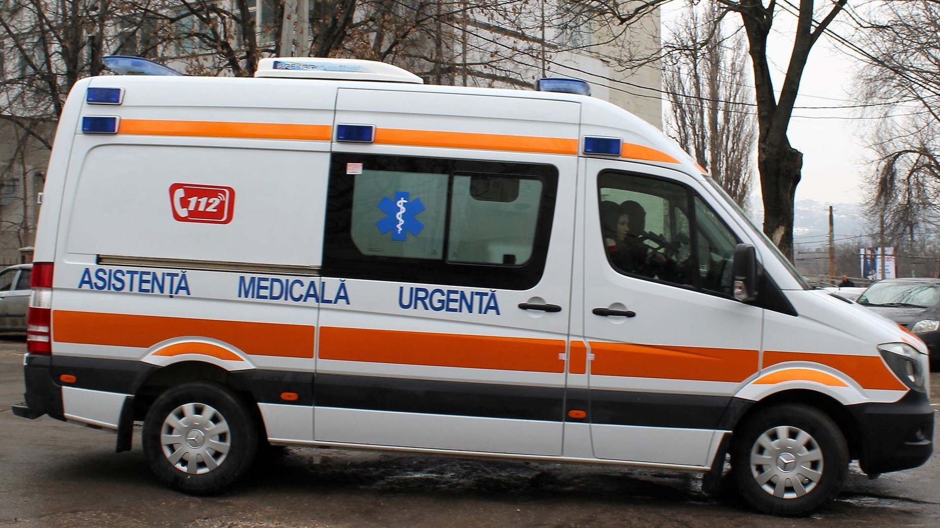 Femeia diagnosticată cu coronavirus a fost dusă cu o ambulanță ...