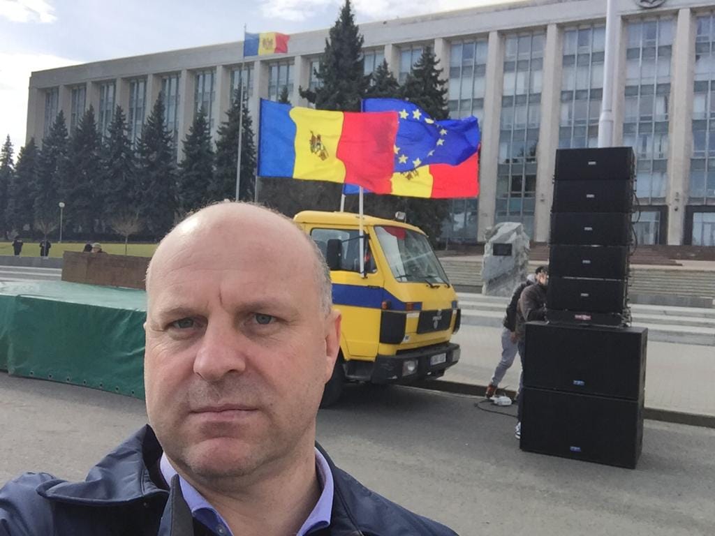 Un fost deținut politic a decis să perfecteze abonamente la ZdG pentru ...