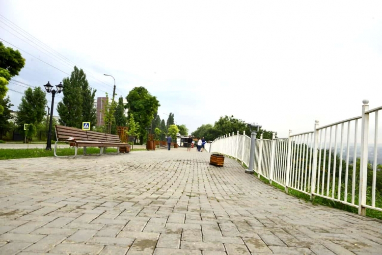 FOTO/ Scuarul din strada Maria Drăgan, amenajat acum doi ani cu aproape ...
