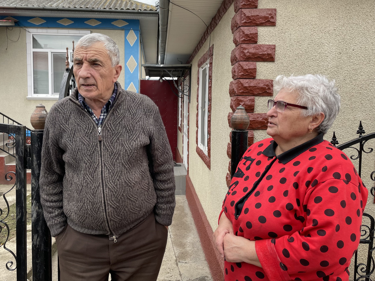 „Arunc gunoiul în râpă de când mă știu. De când au început să pună ...