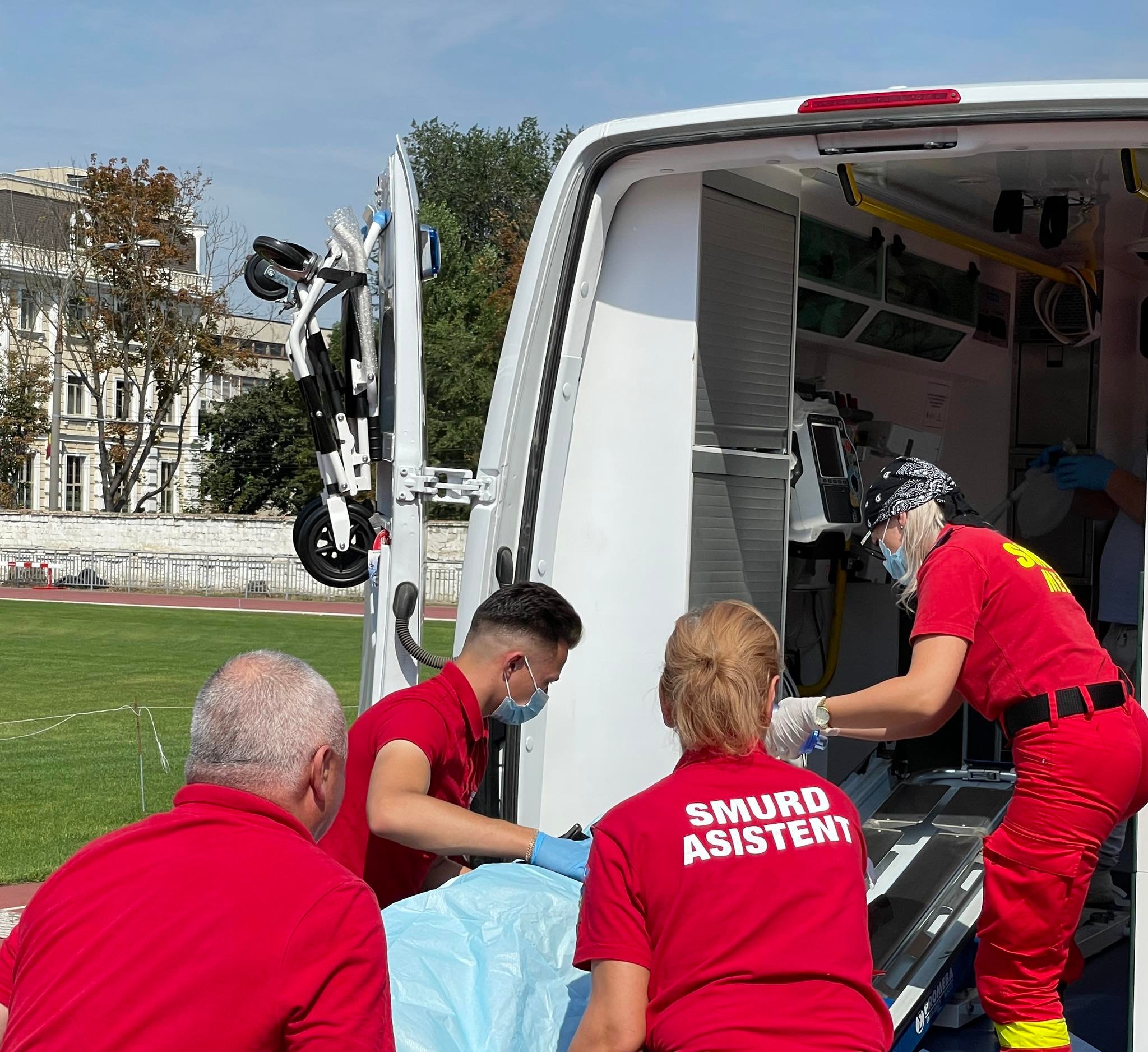 FOTO/ Un echipaj aero-medical SMURD Iași a transportat un bărbat, care ...
