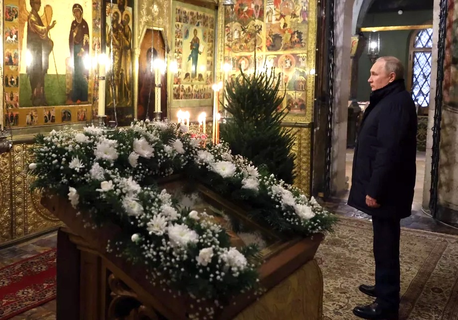 VIDEO/ Putin, singur în biserică la slujba de Crăciun – Ziarul de Gardă