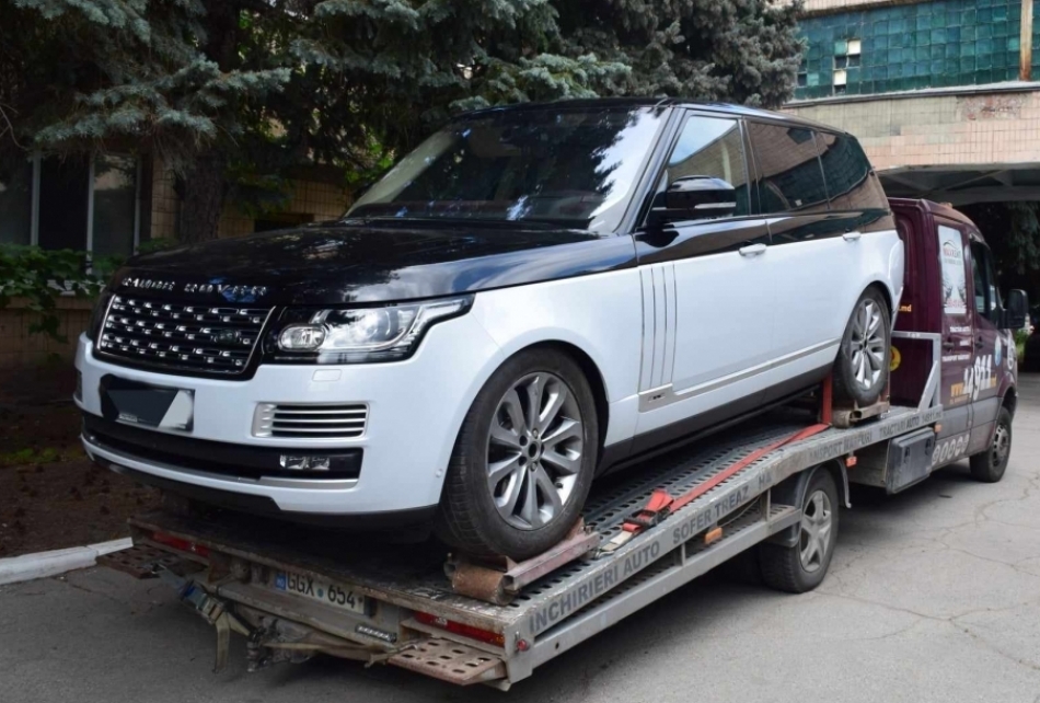 Automobilul de lux de circa 2,7 milioane de lei a ex-deputatului român ...