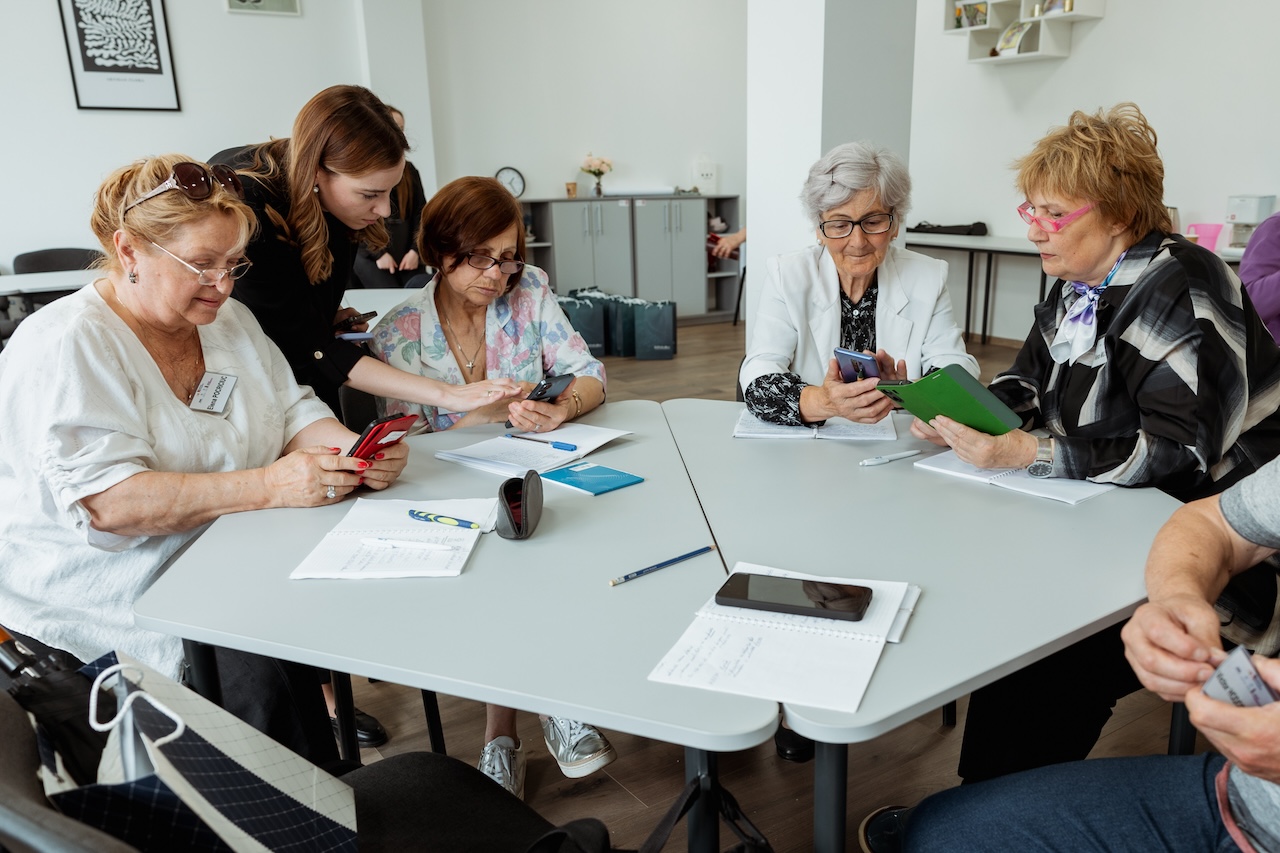 VIDEO/ Persoanele de vârsta a treia se „digitalizează” la universitate ...