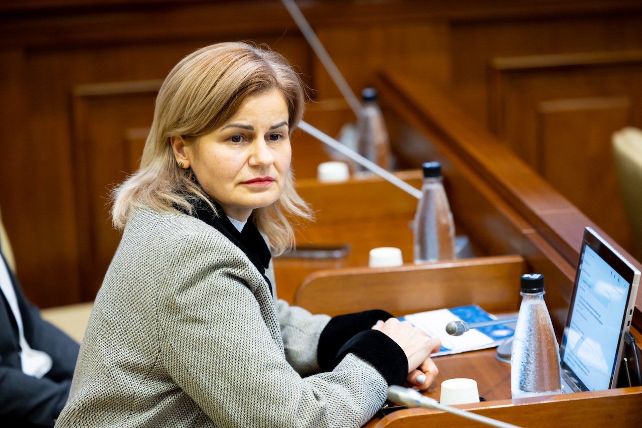 Angela Munteanu, numită în funcția de directoare generală a ANSC, iar Iurie Veleșco – în funcția ...