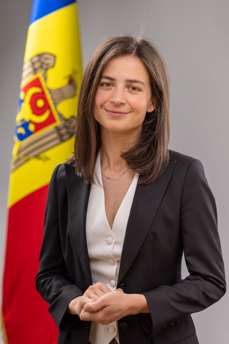 Numiri la Guvern. Marcela Nistor a fost desemnată secretară de stat la ...
